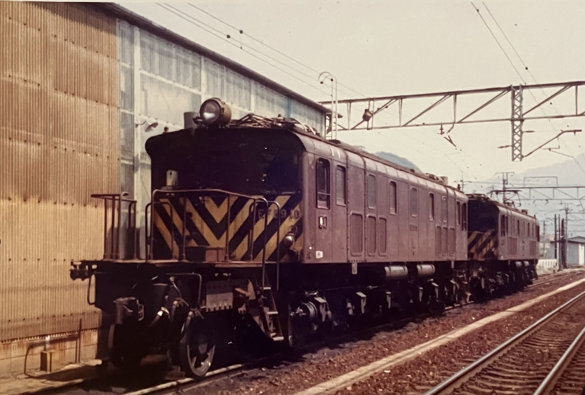 鉄道旅行愛好家1919 on Twitter: "EF59：「瀬野八」と呼ばれる、山陽本線瀬野ー八本松間の22.6‰が連続する勾配区間で補助機関車（補機）として、1963年から使用された ...