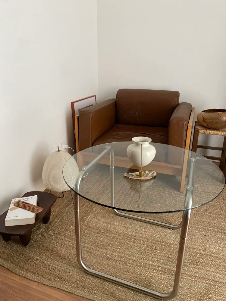 GINZA on Twitter: "【 #私と部屋 】階段が境界線。私空間と作業スペースを使い分けるメゾネット https://ginzamag.com/lifestyle ...