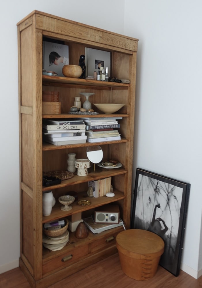 GINZA on Twitter: "【 #私と部屋 】階段が境界線。私空間と作業スペースを使い分けるメゾネット https://ginzamag.com/lifestyle ...