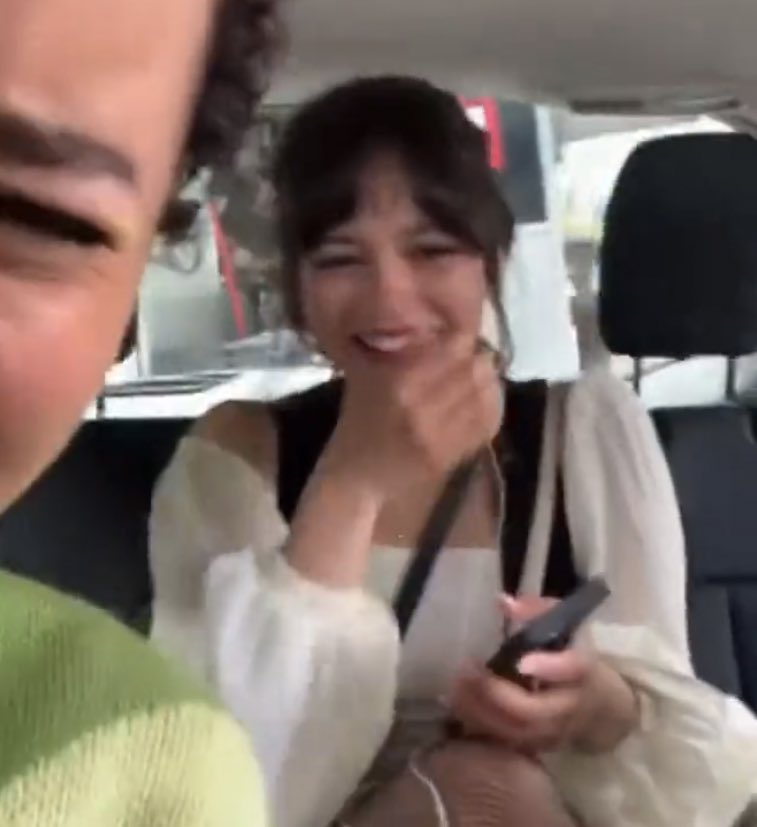 égor 🫀• aus 📌 on Twitter: "eu amo o seu sorriso genuíno e o jeito como ele ilumina o mundo todo."