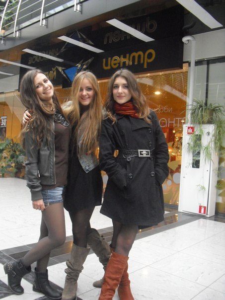 Amateur Pantyhose On Twitter Friends Posing At The Mall In Boots And