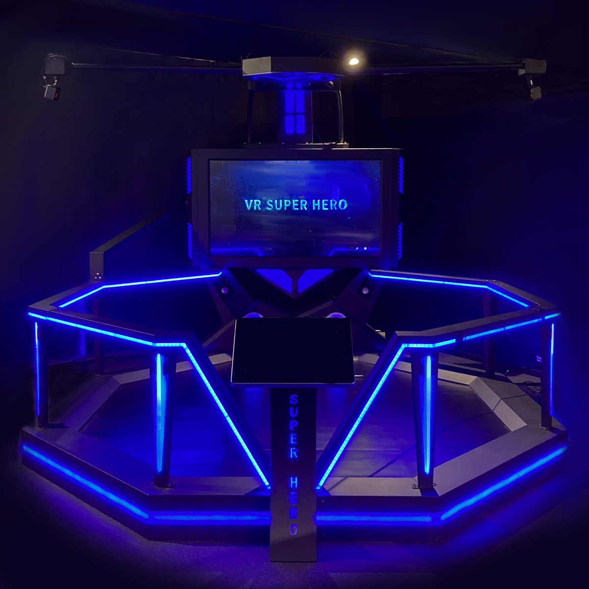 XCUBE@浜松のVRテーマパーク on Twitter: "おはようございます☀️本日も通常通り営業中です！ エクスキューブにあるVR筐体は見た目のインパクトも抜群 ぜひ遊んでいる様子を撮影 ...