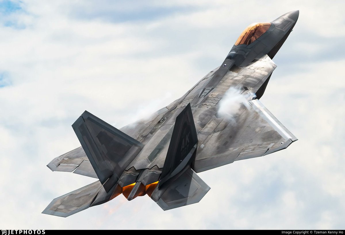 ramonm1707 on Twitter: "RT @JetPhotos: A US Air Force F-22 at the Avalon Airshow. https ...