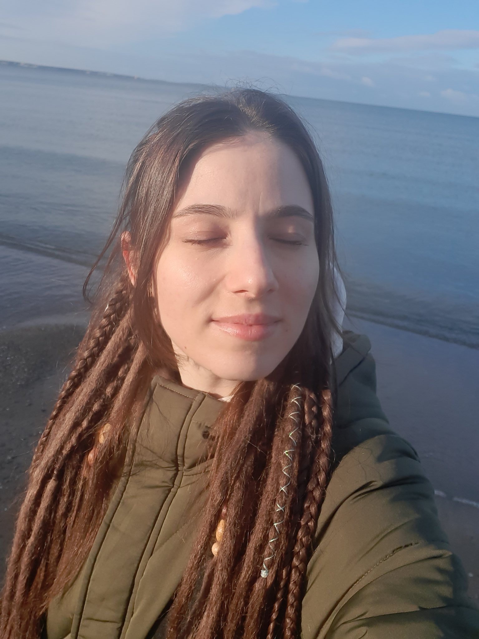Olya Mirs 🇺🇦 on Twitter: "Good Morning fam 💖 ☀️ It's getting warmer outside and the morning air ...