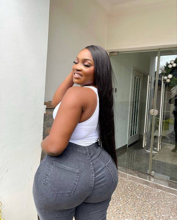 Rowland🤍 on Twitter: "Big nyash really dey Africa 😀 Which frame do u prefer ?? 🤔"