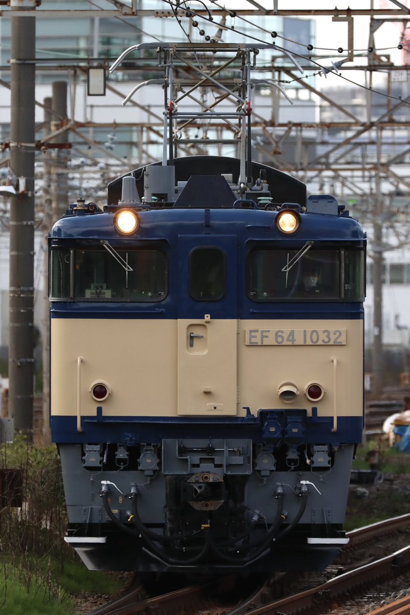 Tc201-535 on Twitter: "4/17 横須賀E235系 新津配給 新潟ロクヨンセン、全検明け初上京 配9728〜配9645…EF64 1032+J-22編成"