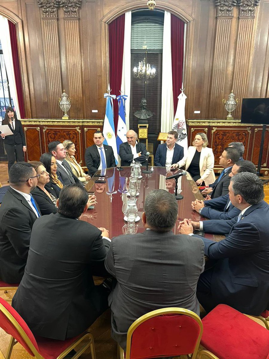 Canal 6 Honduras On Twitter Diputados Del Partido Nacional Se Reunen
