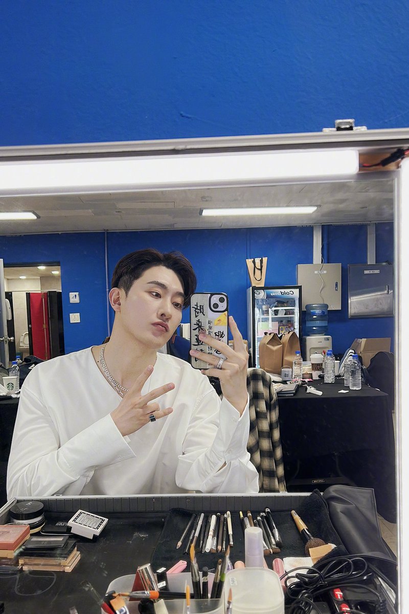 Wo Ai 觅 -for Zhou Mi- 🌞 on Twitter: "230417 Zhou Mi Weibo update (2/3): "Put it down" and "Comb ...