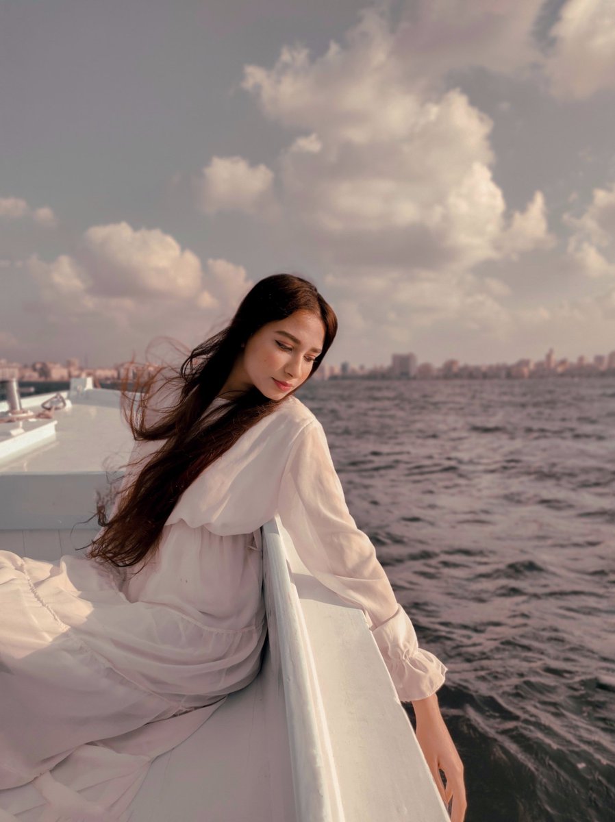 Lamis Hamed on Twitter: "تصويري بالموبايل في مركب بالإسكندرية 🤎"