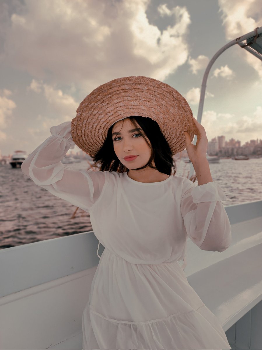 Lamis Hamed on Twitter: "تصويري بالموبايل في مركب بالإسكندرية 🤎"