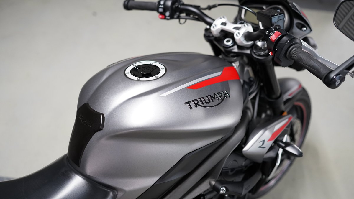 テク憧 on Twitter: "RT @UdxCarwash: バイク洗車・コーティング専門店モトエステ秋葉原UDX駐車場店SNAP Triumph Street Triple を洗車させて ...