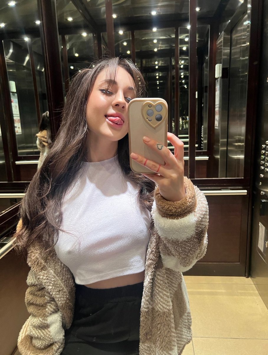 Alexis Reid on Twitter: "It’s chilly outside 🥶 RT if you noticed 😏"