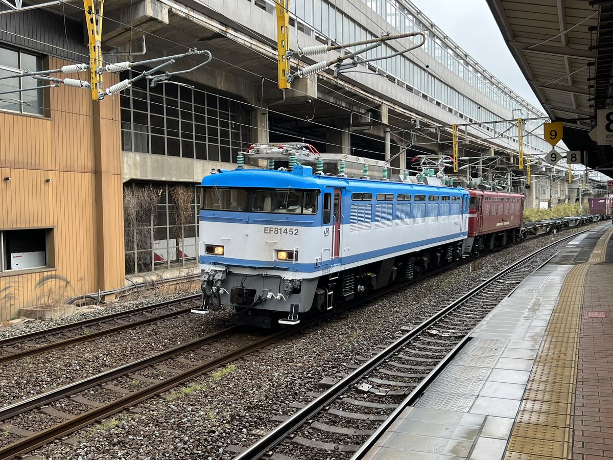 機関車 on Twitter: "4/6 5075レ EF81-452号機次位ED76-83号機 小倉駅にて"