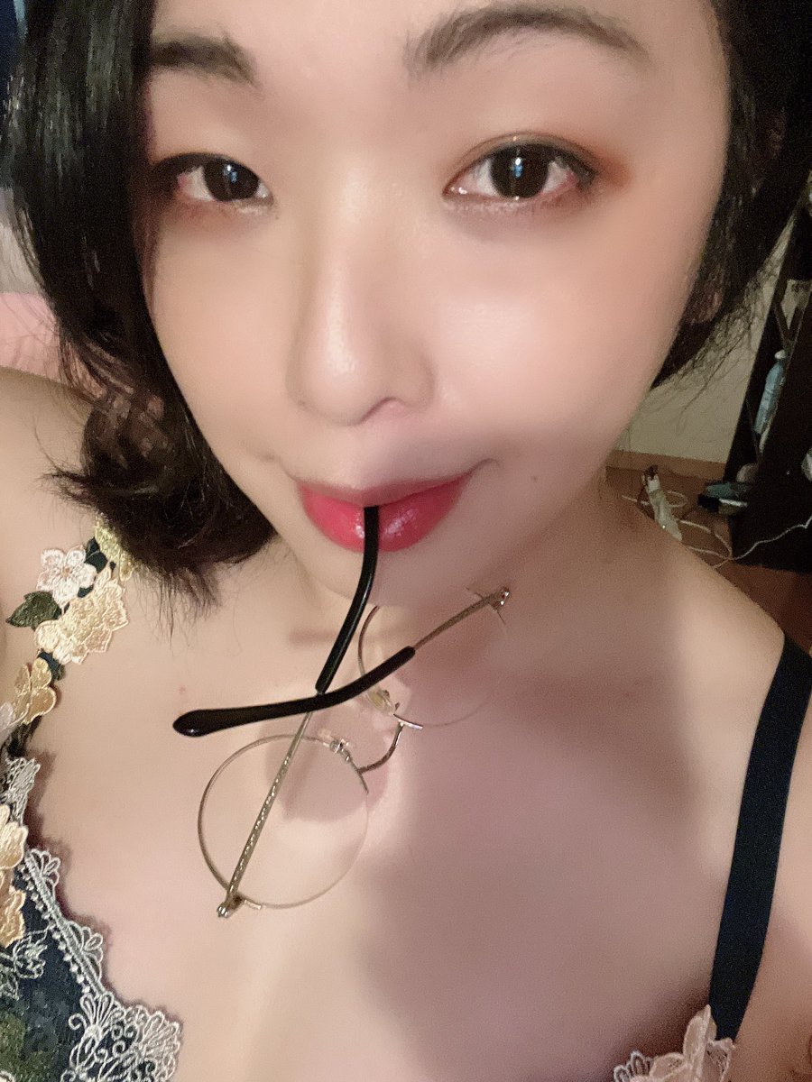 いずみ@libe横浜店 on Twitter: "おっはようございます ️いやぁ最近眼鏡も好きだけどコンタクトに挑戦してみようか悩んでるんですよね🥰結構印象変わるとと聞くので誰か詳しい人いらし ...