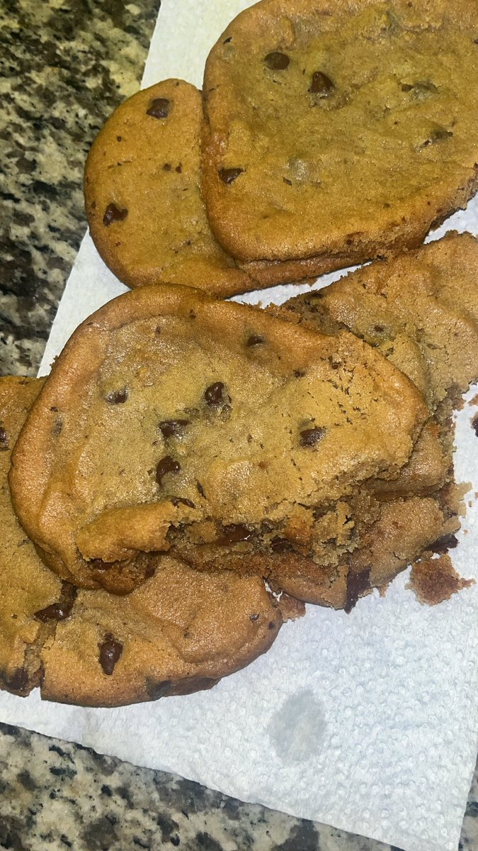 PrettyGirl💕 on Twitter: "How yall make yall cookies stay soft bc if i let them cool down them ...