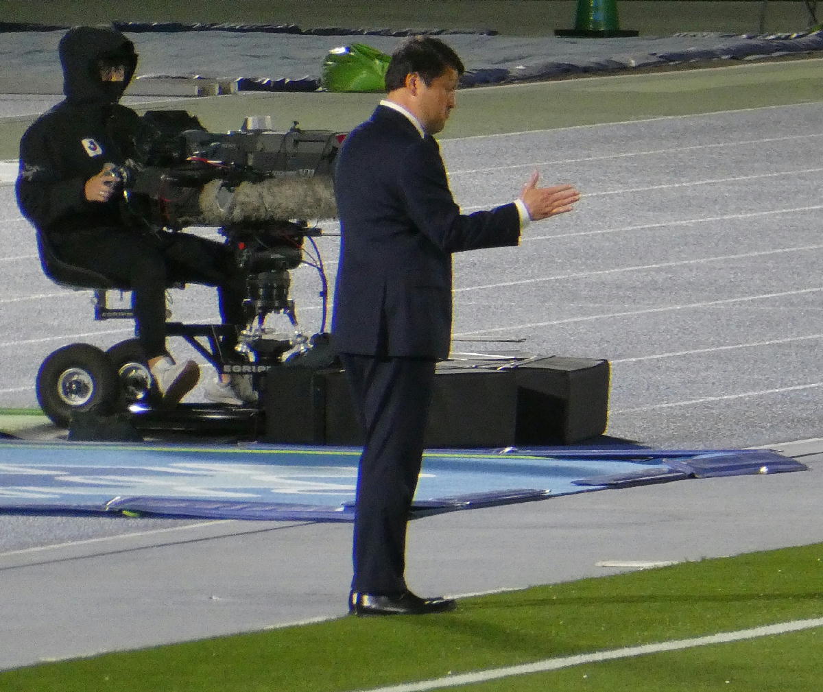 さかた:自称プロゲーフラー On Twitter 秋葉監督を撮ってみた。