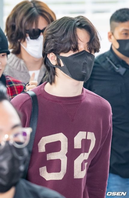 Junghwan ID on Twitter: "[230406] Preview So Junghwan ️ ICN - SG Artikel: [사진]트레저 소정환,'감출 수 없는 ...