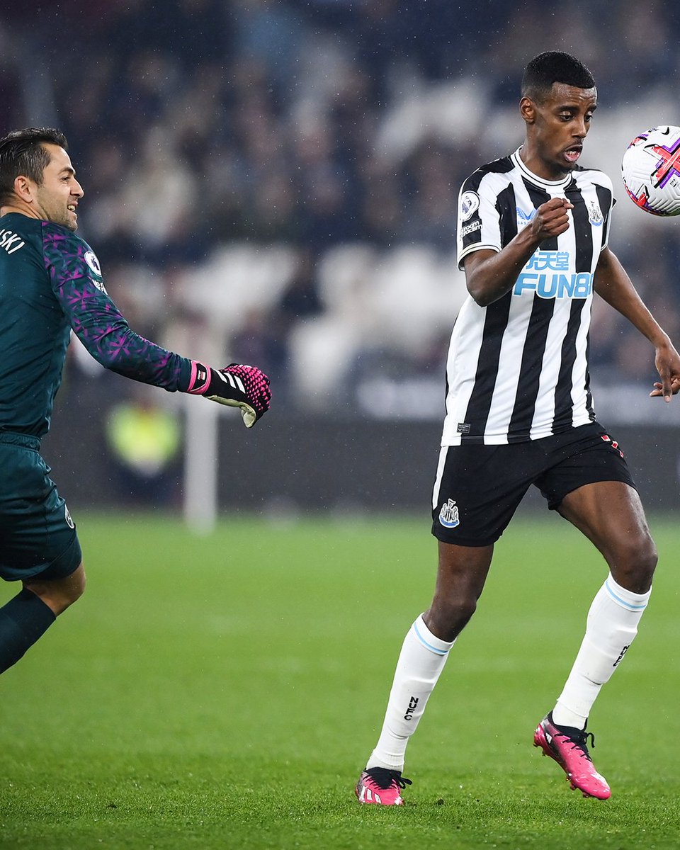 B R Football On Twitter The Way Alexander Isak Watched The Ball Go In