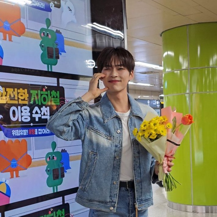 on Twitter: "zhang hao and sung hanbin have the same shoe design but in different colors.."