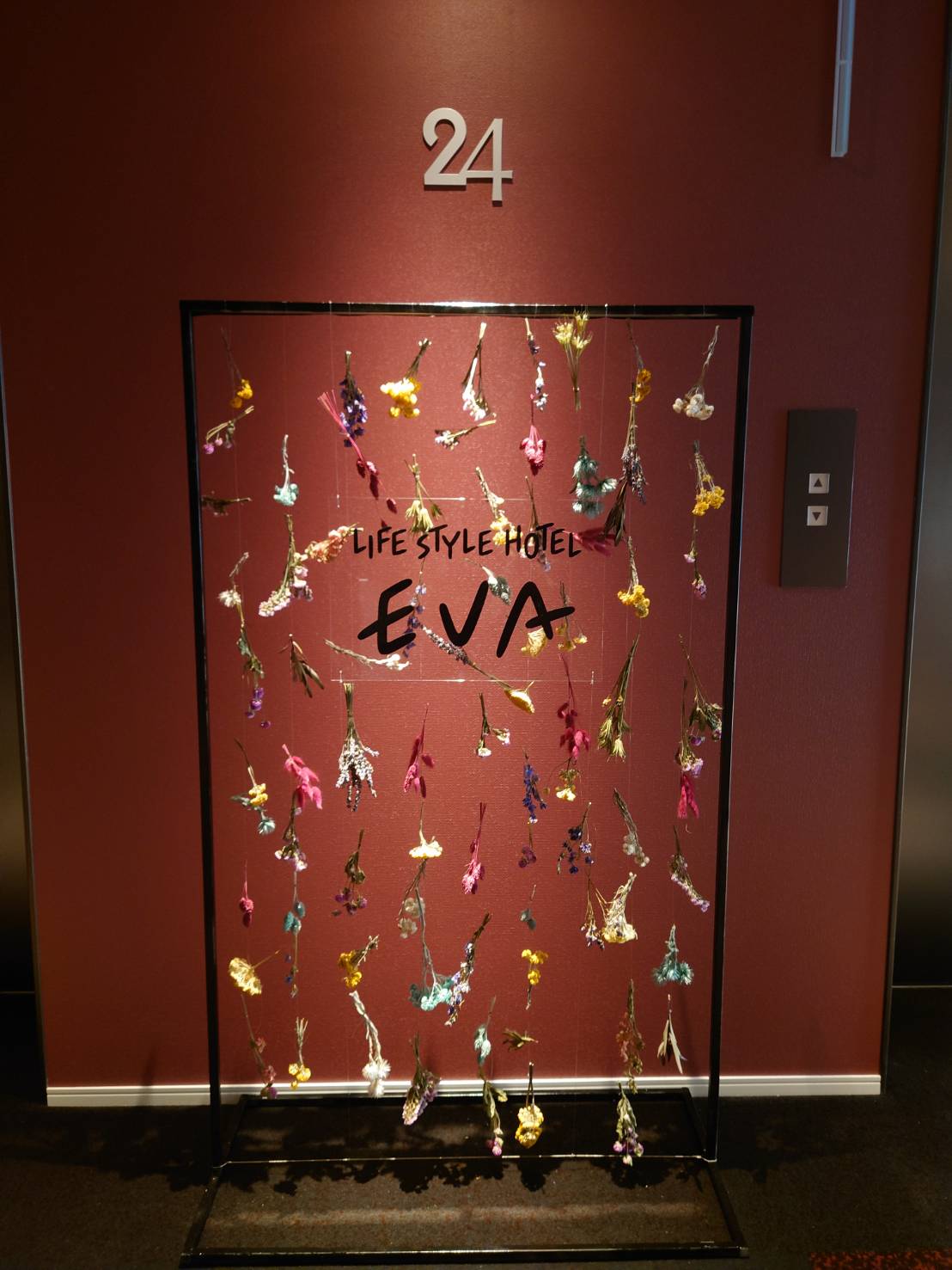 エヴァインフォ公式 on Twitter: "\チラ見せ👀／ 4月28日(金)より 「東急歌舞伎町タワー」にて人気イラストレーター白根ゆたんぽ氏によるパイロット5人の描き下ろしイラストで ...