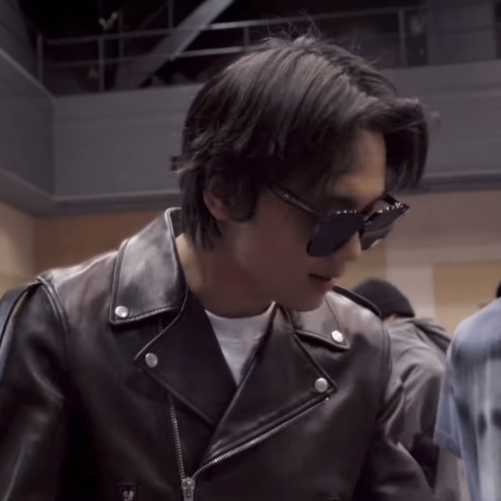 ِ on Twitter: "RT @dailyhaechan: haechan singing irreplaceable!"