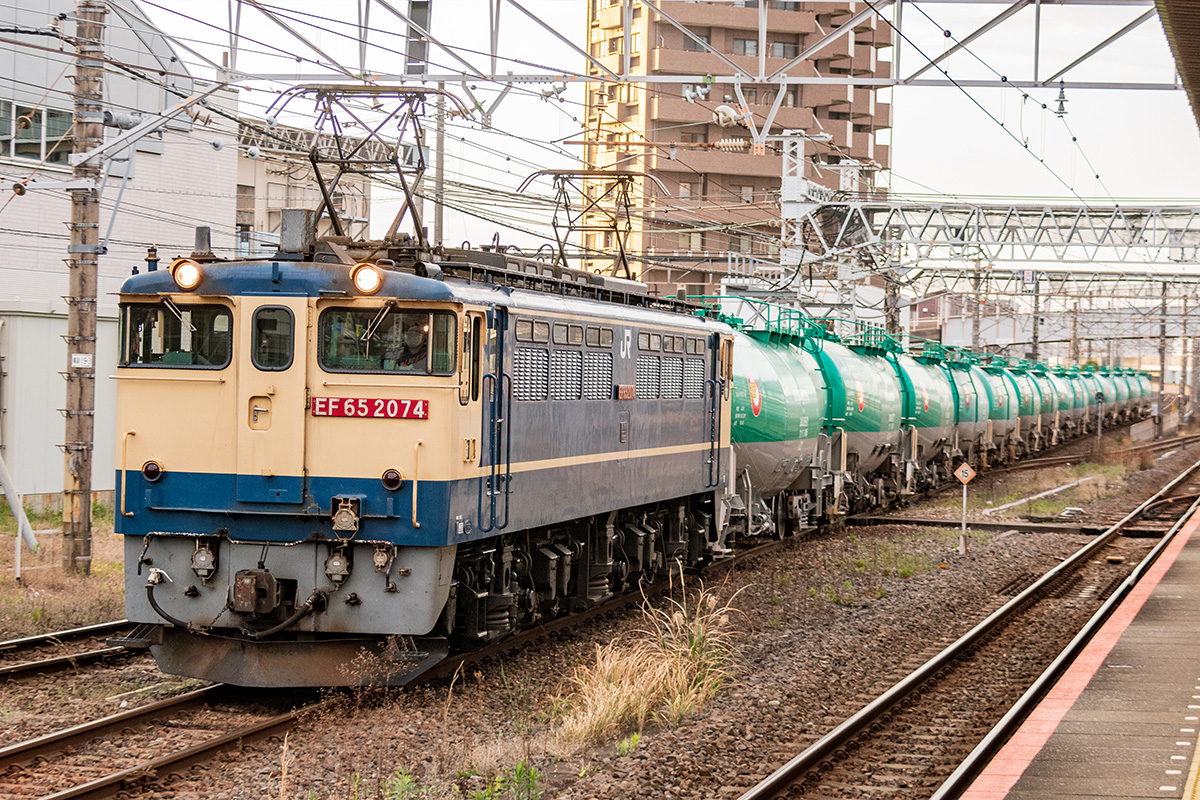 600C on Twitter: "2023年4月6日 1090レ DD200-801 → EF65 2063+コキ、 8876レ EF65 2074+タキ。 京葉臨海鉄道創業60周年記念 ...