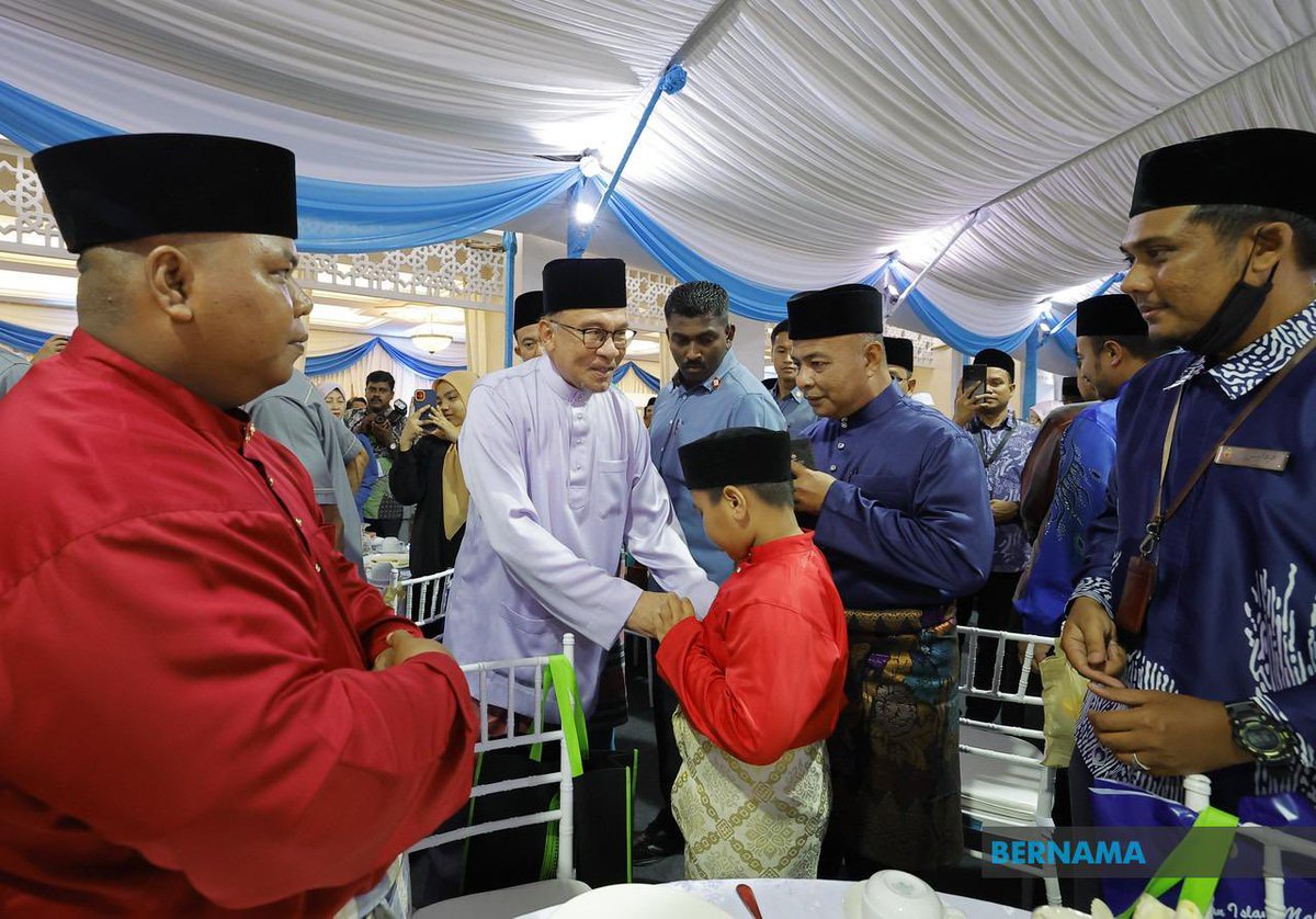 BERNAMA on Twitter: "PM @anwaribrahim berbuka puasa bersama pendidik, ilmuwan, ulama dan NGO ...