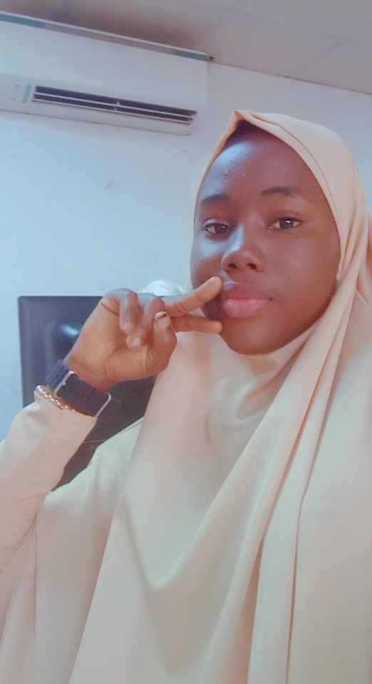 FFS 🧕🏽💜💙 on Twitter: "RT @AramideAraola: It's good to have a fashion designer as a sister 😎💯 Got ...