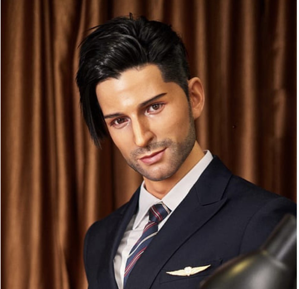 最近一直想買個真人娃娃來玩😁 要買男的還是女的呢？ 但是又覺得好佔空間啊🤔 CharlotteNiya @rmp41069