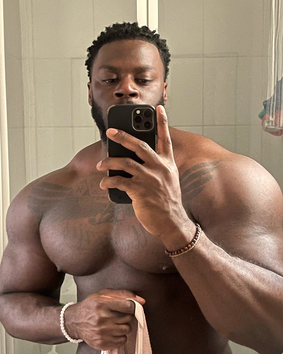 Best Male OnlyFans (26K) on Twitter: "RT @MrShahdow: 🥵"