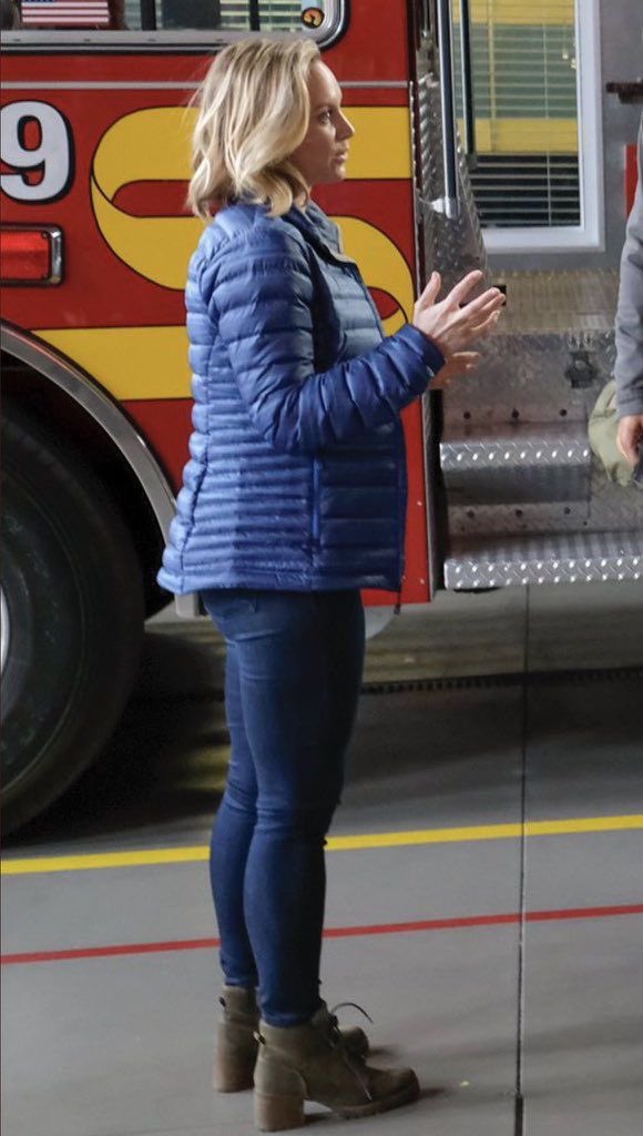 Chloë 🧸 I Still Have Danielle On Twitter Hot Soccer Mom