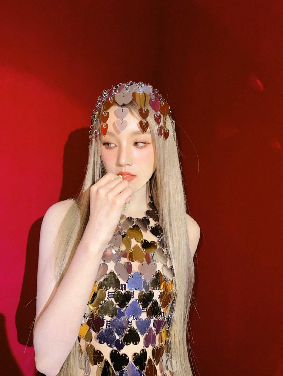 yuqi pics on Twitter: "230407 little red book"