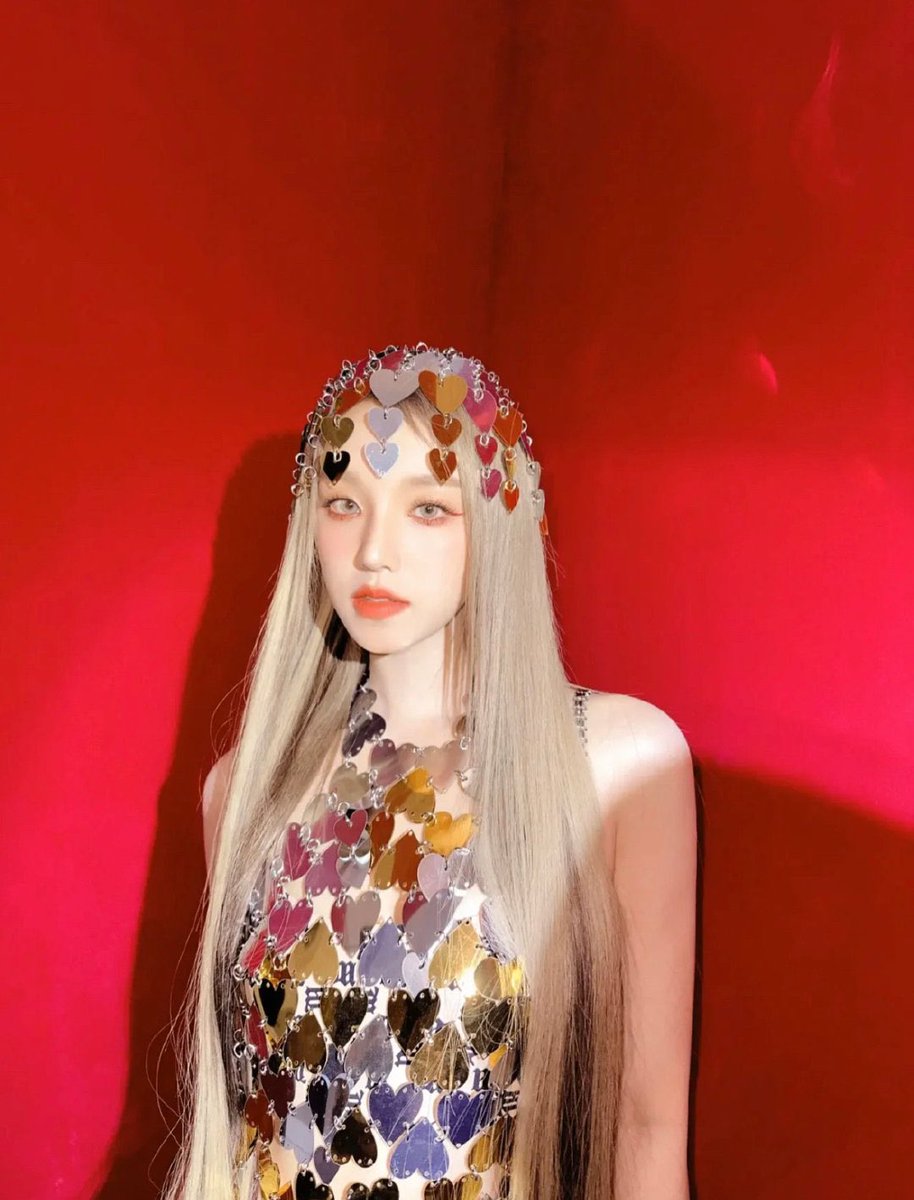 yuqi pics on Twitter: "230407 little red book"