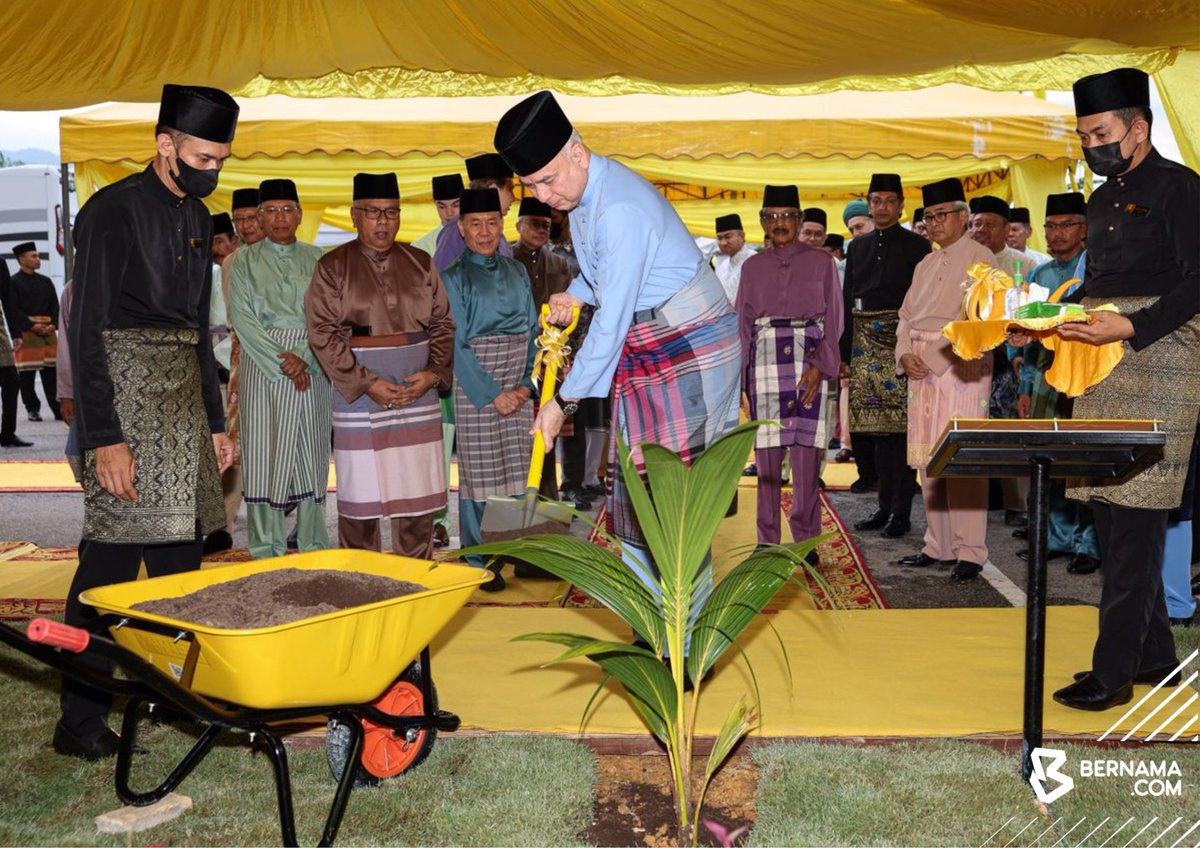 BERNAMA on Twitter: "Sultan Perak Sultan Nazrin Shah berkenan berangkat ...