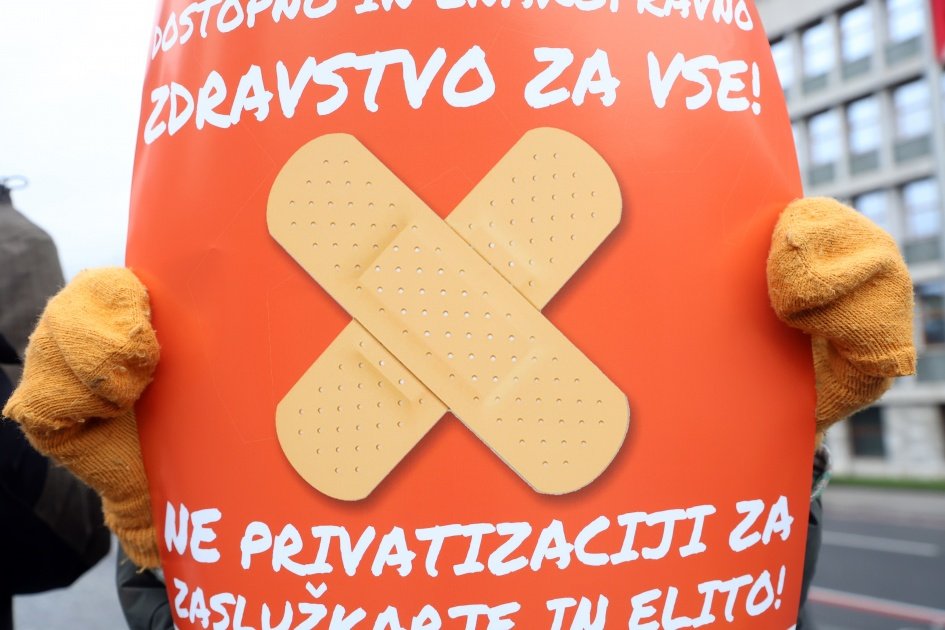 Mojca Škrinjar on Twitter: "RT @PeteRezman: Profesor Keber, ki vodi sveto vojno proti "javnim ...