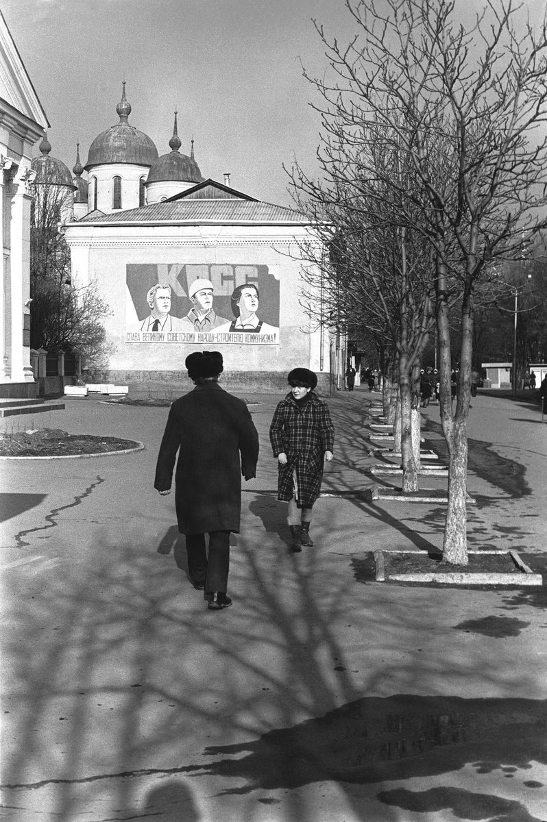 Soviet Visuals on Twitter: "Photo by Viktor Marushchenko, Nezhin, Ukraine, 1970s."