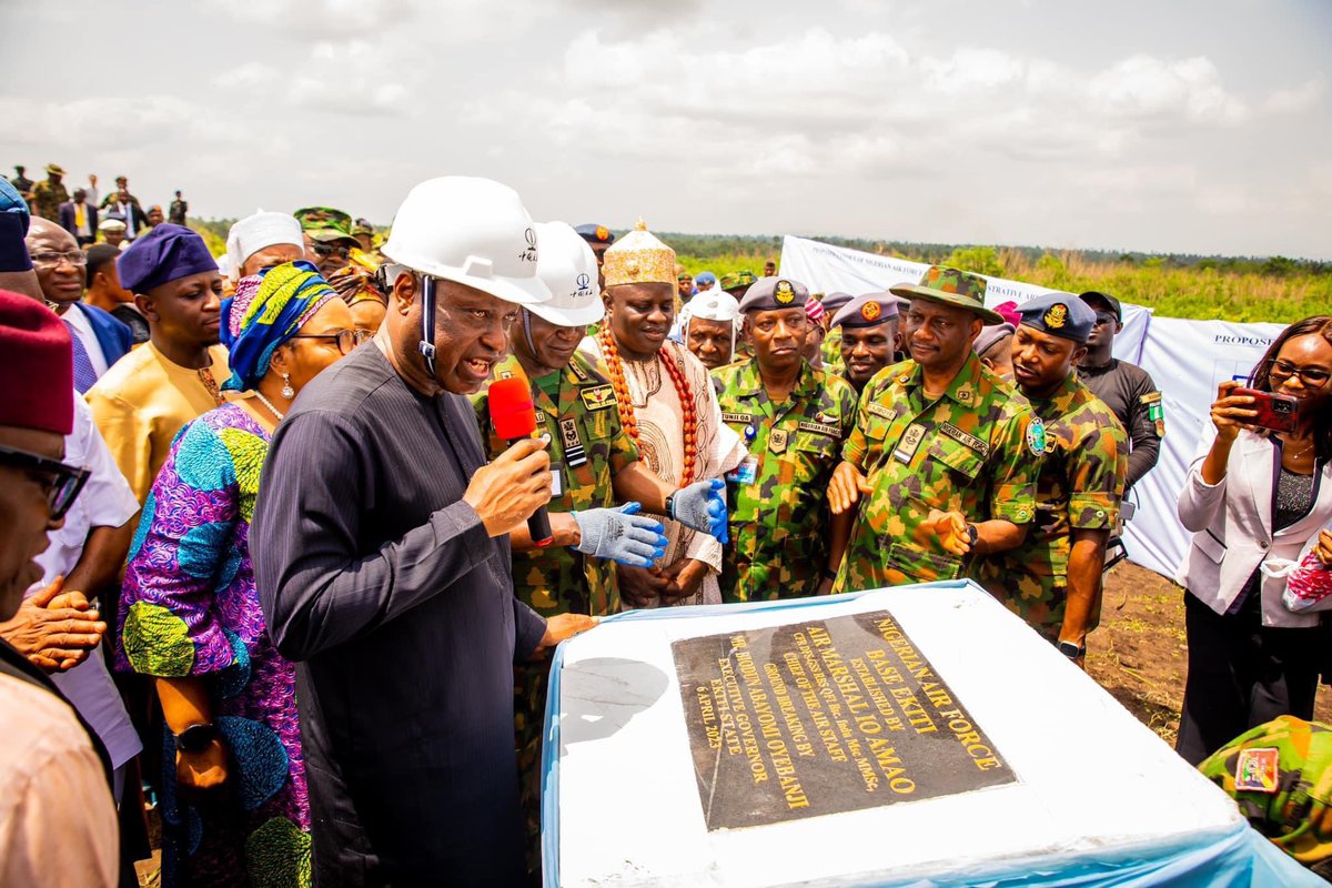 Jake on Twitter: "Ekiti Gov, Mr Biodun Oyebanji and the CAS, Air Marshal Oladayo Amao, on ...