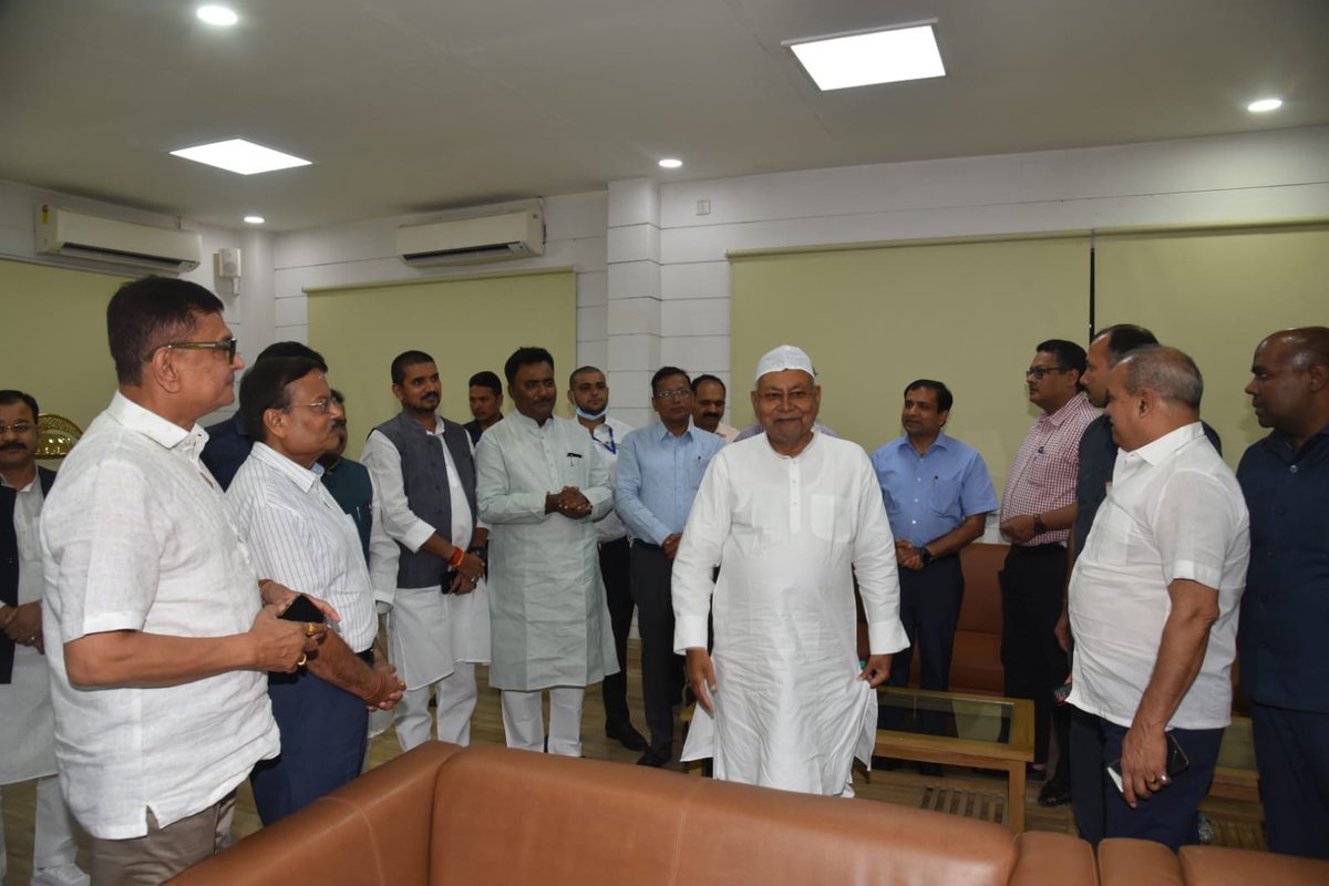 IPRD Bihar on Twitter: "मुख्यमंत्री आवास 1 अणे मार्ग में दावत-ए-इफ्तार का आयोजन, बड़ी संख्या में ...