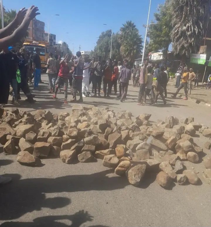 Tadele Tibebu on Twitter: "የአብይ አህመድ አገዛዝ የአማራን ልዩ ኃይል ለማፍረስ እያደረገ ያለው እንቅስቃሴ ከባድ ህዝባዊ ቁጣና ...