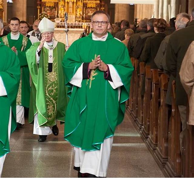 🧵1/ The decline of of the education system is oft commented and debated ...