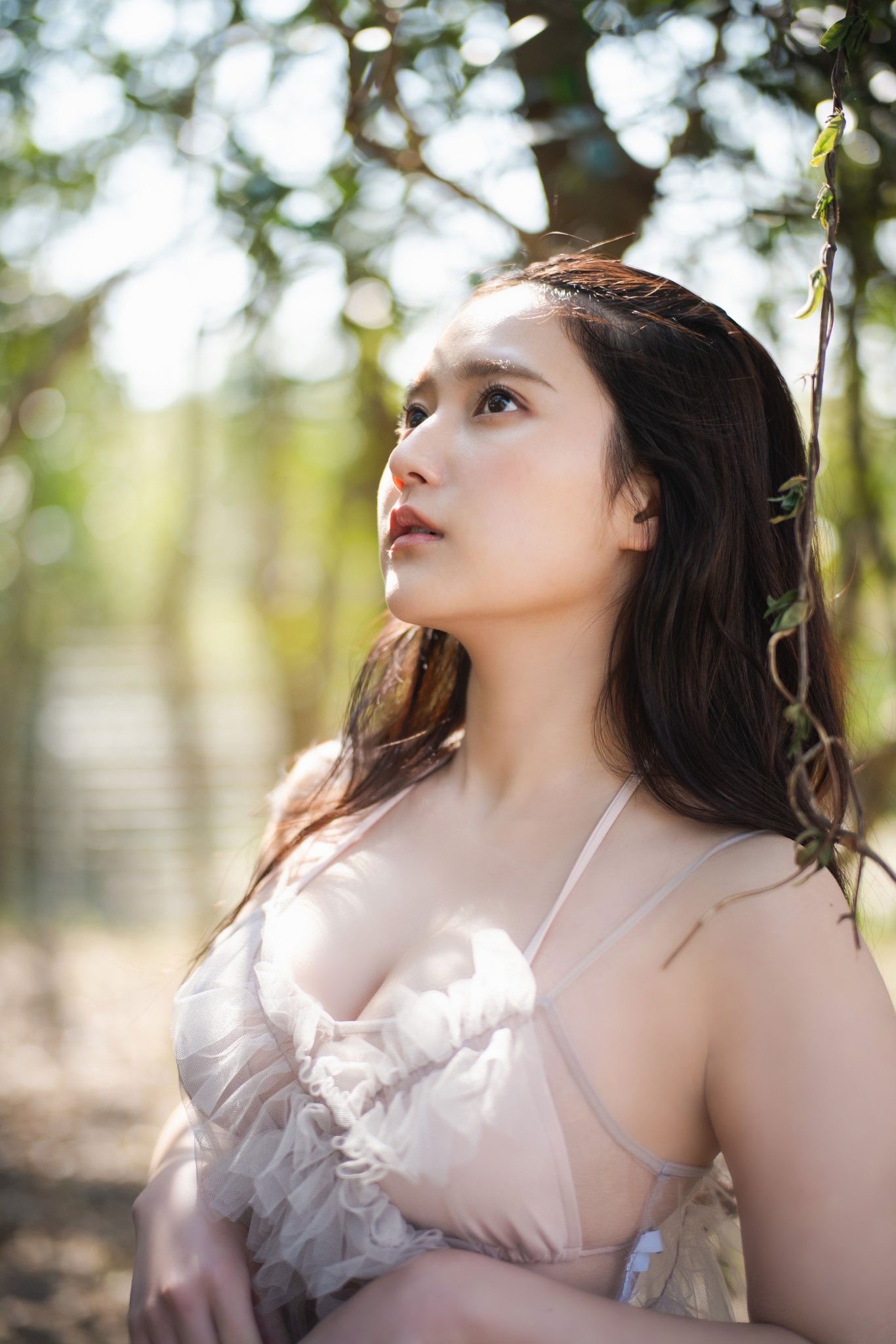 週プレ@グラビア on Twitter: "【1000RT突破🎉】 みなさまのご期待にお応えして もう一枚アザーカットを公開します‼️ くるるん@akb48kururun 最強すぎる🥺 本誌も ...