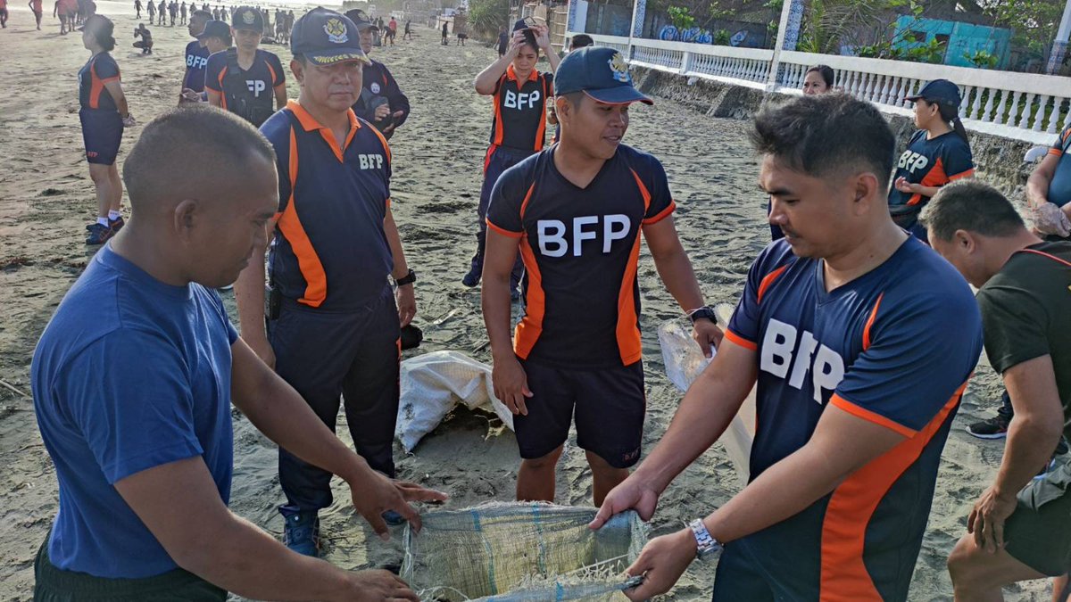 Philippine Coast Guard on Twitter: "RT @radyopilipinas1: TINGNAN | Nagtulung-tulong ang ...