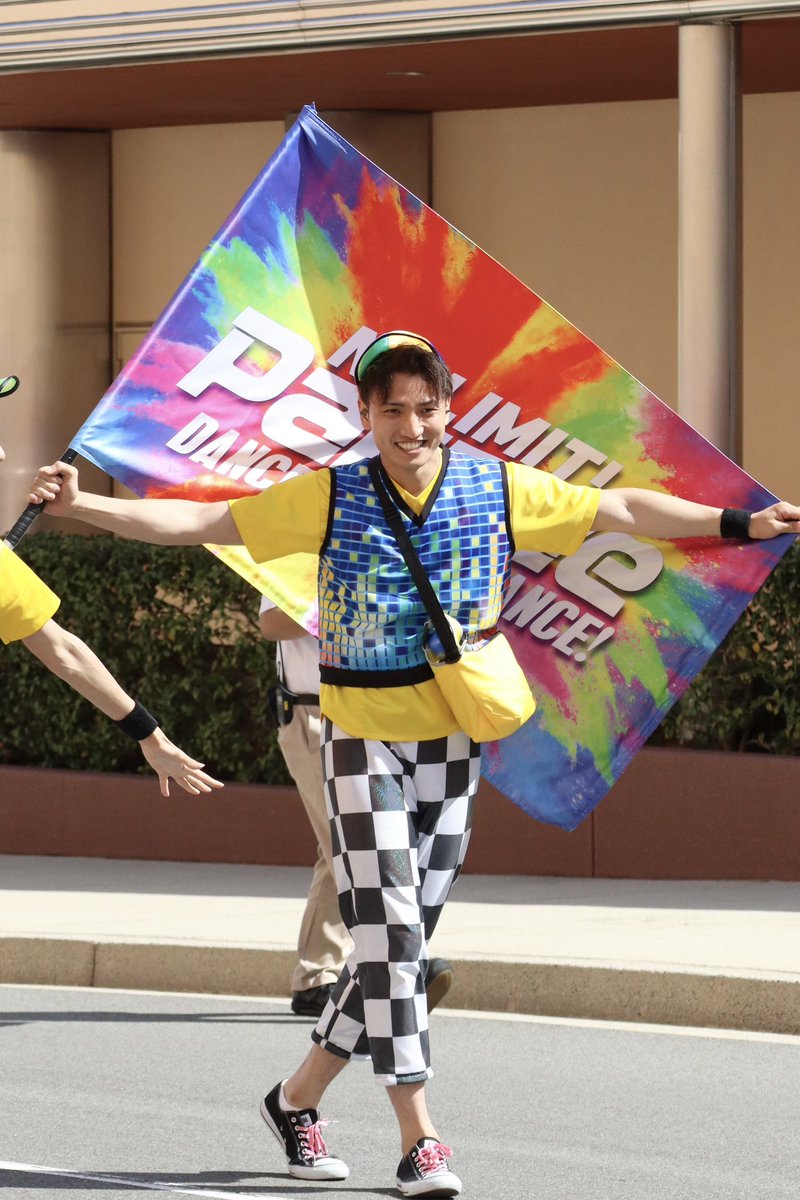 Sara on Twitter: "4/8 NO LIMIT! パレード ひでさん このフラッグ初めて見ました！ #USJファン #USJ #NOLIMITパレード #ノーリミットパレード #NLP"