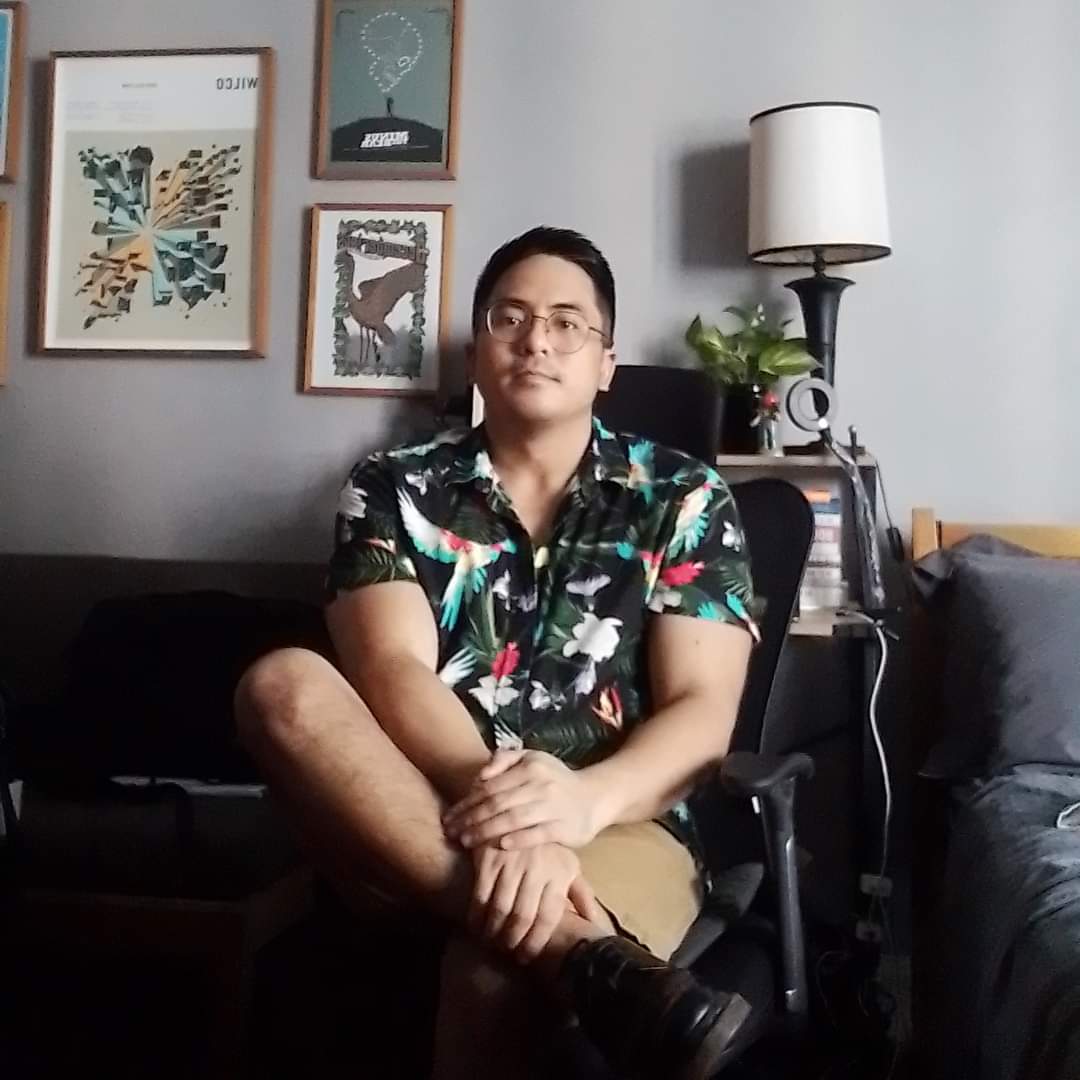 Pipo Gonzales on Twitter: "Show us a photo of you wearing glasses because you need them to see ...