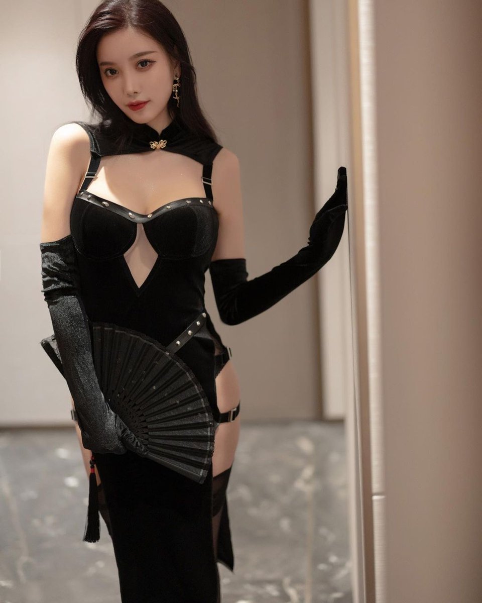 Gu xin Xin on Twitter: "我低血糖，快和我一起说甜言蜜语吖 #杨晨晨 #爆乳 #性感"