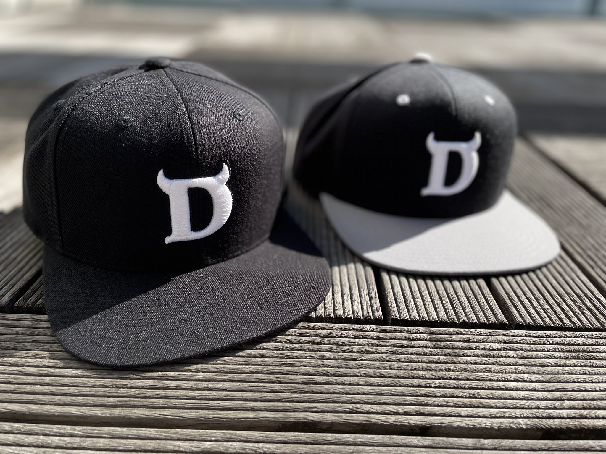 deviluse Flag Store on Twitter: "【♻️本日19時再入荷♻️】 DeviluseのDロゴ😈のスナップバックキャップ！こちらも沢山お問い合わせ頂きました ...