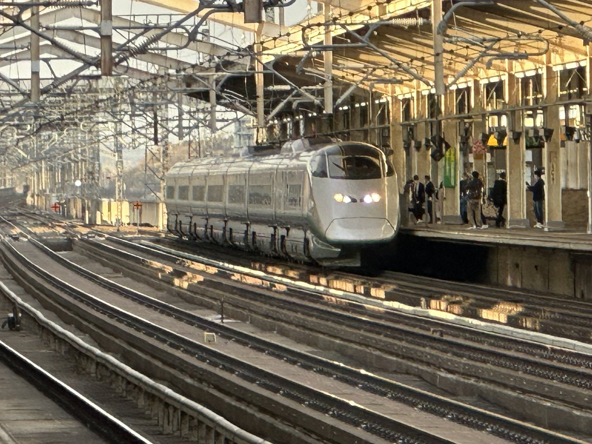 まっさんE531系 on Twitter: "つばさ148号東京行き！E3系L65編成 旧色だ！いやー今日は運がいいなぁ〜！ #銀つば #E3系L65 #郡山駅"