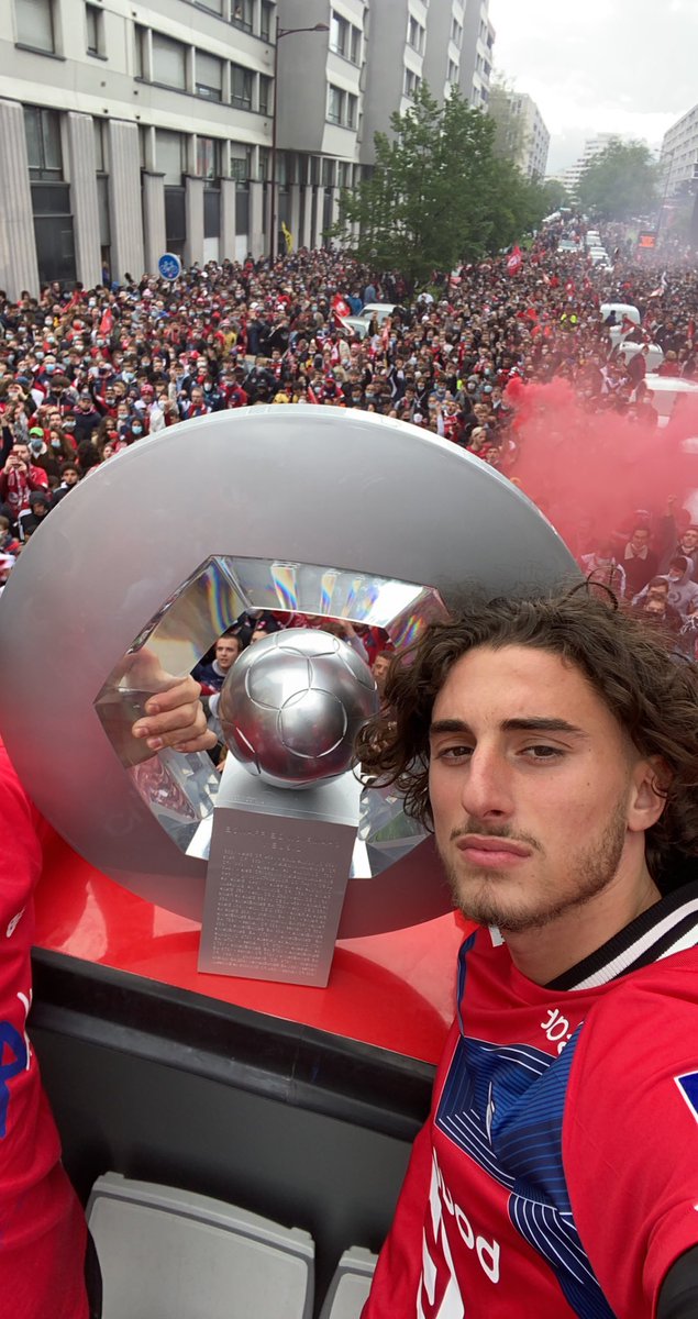 🫡 AzrogLOSC | DN27 | 7-0 on Twitter: "les plus beaux jours de ma vie 🥰"