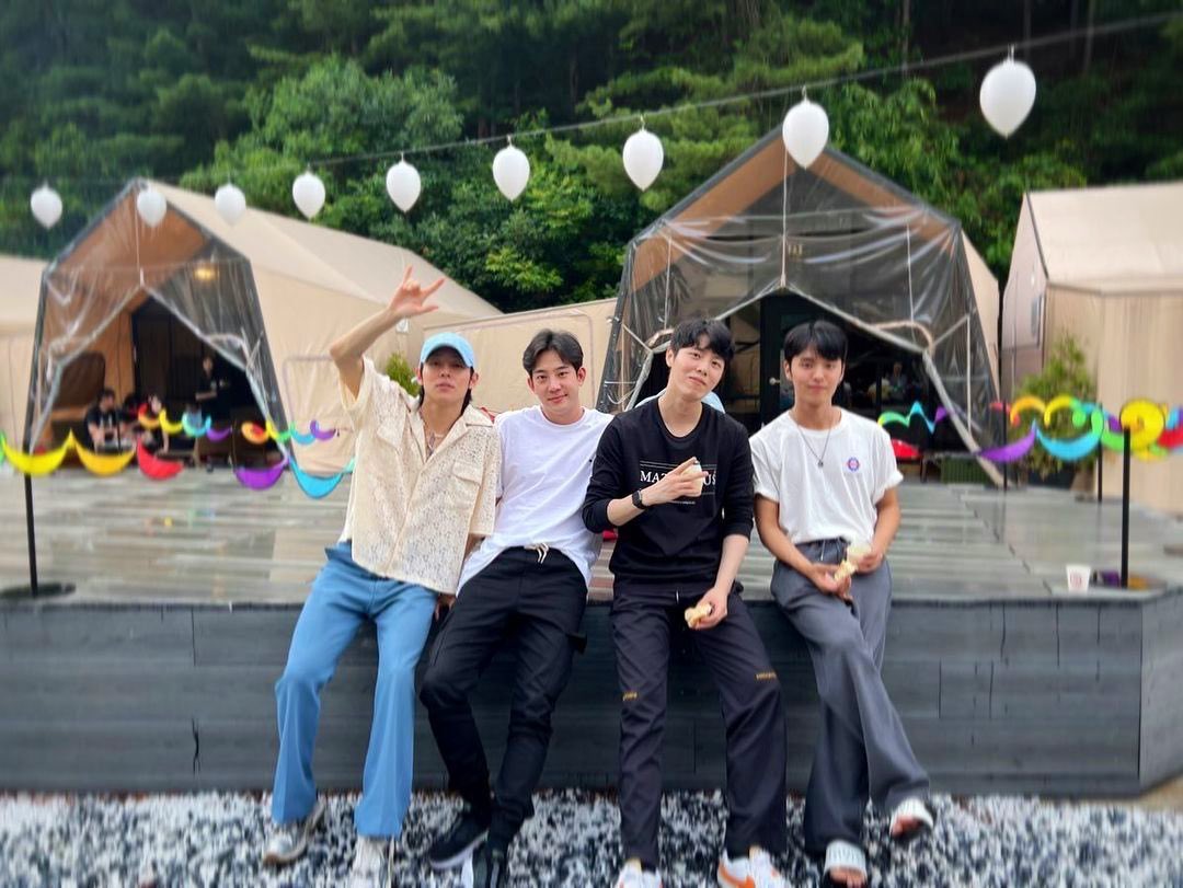 ae | dojoon's month! on Twitter: "today i offer you the first ot4 photo we had after their hiatus 🫶"