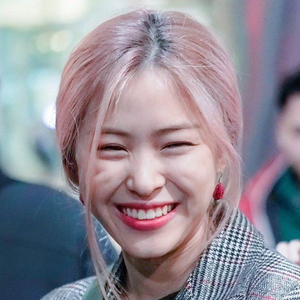 𝐏𝐈𝐍𝐆 on Twitter: "both my faves have whisker dimples 🥹🥺🥺 #Beckysangels #RYUJIN"